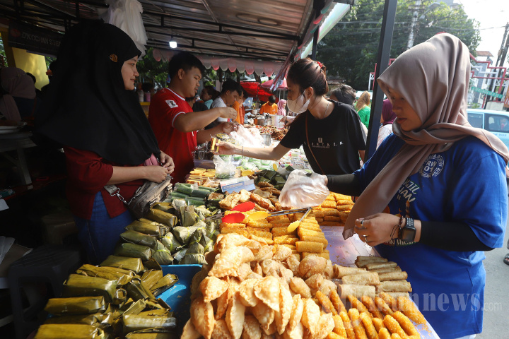 Berburu Takjil di Kawasan Benhil, Foto 5 #2015812 - TribunNews.com