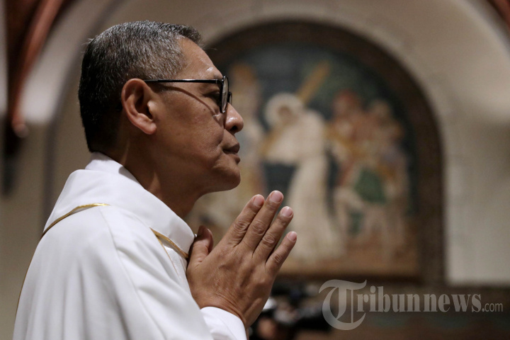 Ibadah Kenaikan Yesus Kristus di Gereja Katedral, Foto 1 #2020073 - TribunNews.com