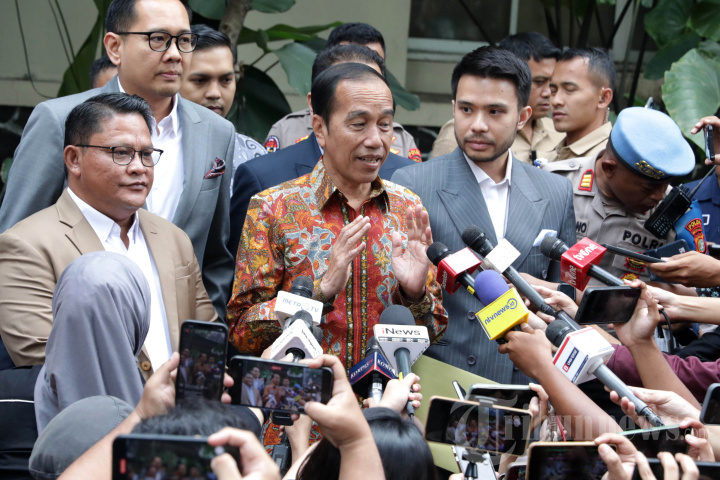 Jokowi Laporkan Tudingan Ijazah Palsu ke Polda Metro, Foto 6 #2018426 - TribunNews.com