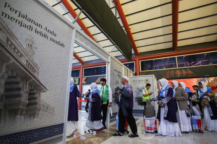 Keberangkatan Jemaah dari Terminal Khusus Haji Bandara Soekarno-Hatta, Foto 3 #2018939 ...