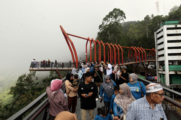 Menikmati Keindahan Danau Toba dari Menara Tele, Foto 1 #2017364 ...