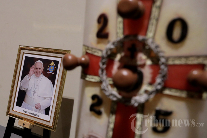 Misa Requiem Paus Fransiskus di Gereja Katedral, Foto 3 #2018201 - TribunNews.com