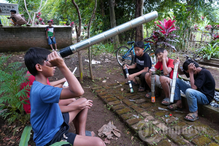 Ngabuburit Sambil Bermain Lodong Spirtus, Foto 2 #2015942 - TribunNews.com