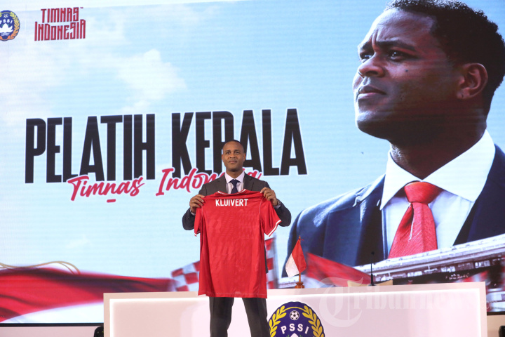 Patrick Kluivert Resmi Diperkenalkan Sebagai Pelatih Timnas Indo, Foto 4 #2012981 - TribunNews.com