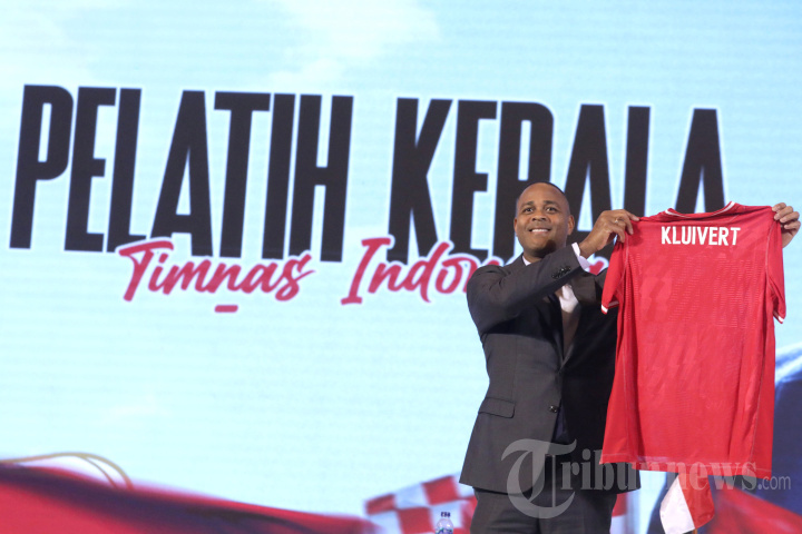 Patrick Kluivert Resmi Diperkenalkan Sebagai Pelatih Timnas Indo, Foto 8 #2012985 - TribunNews.com