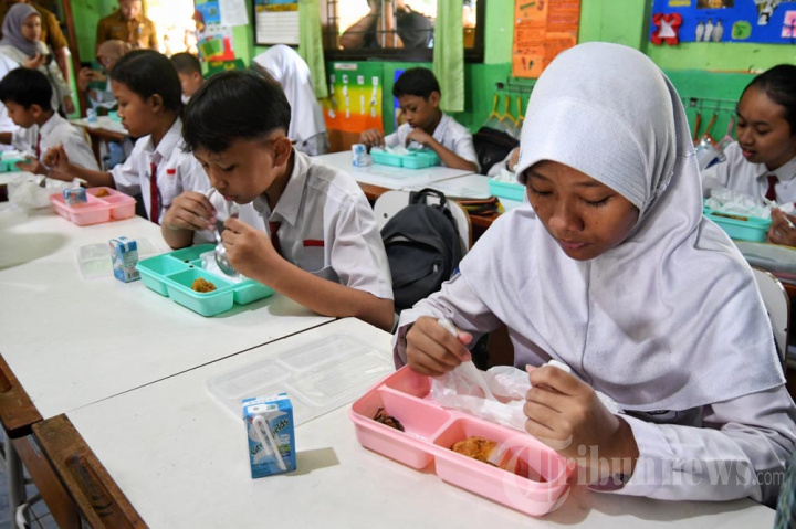 Pelaksanaan Program Makan Bergizi Gratis Di SDN Lowokwaru 3 Kota, Foto 6 #2013006 - TribunNews.com