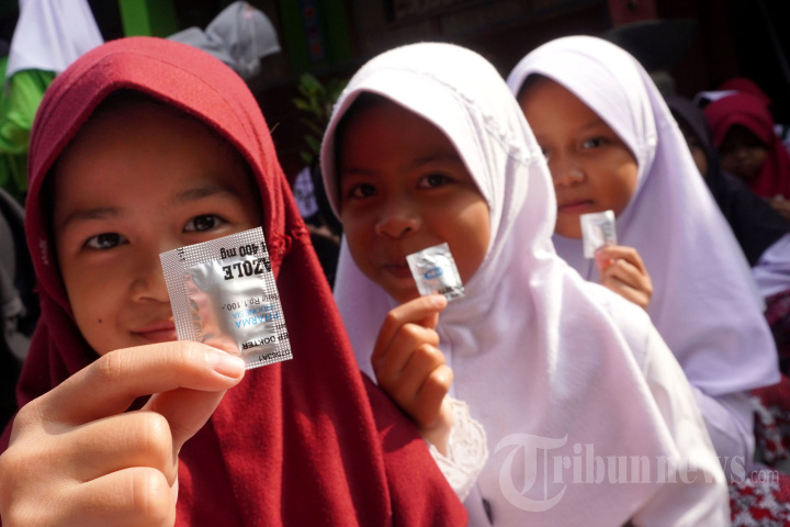 Pemberian Obat Cacing Kepada Pelajar SD, Foto 1 #2018974 - TribunNews.com