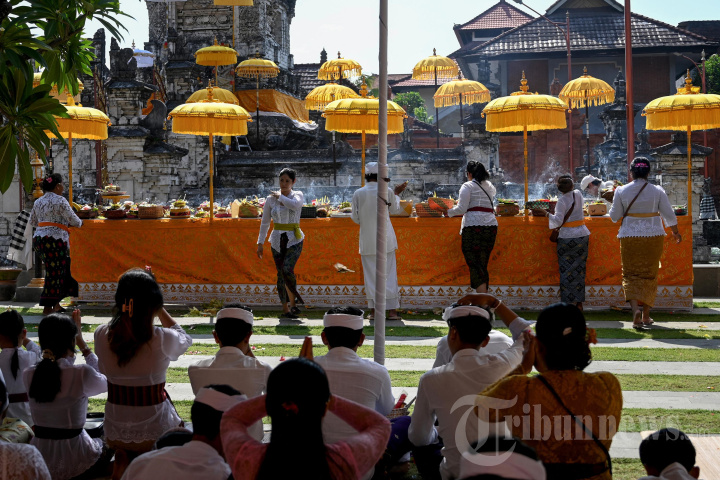Perayaan Galungan di Bali, Foto 4 #2005792 - TribunNews.com
