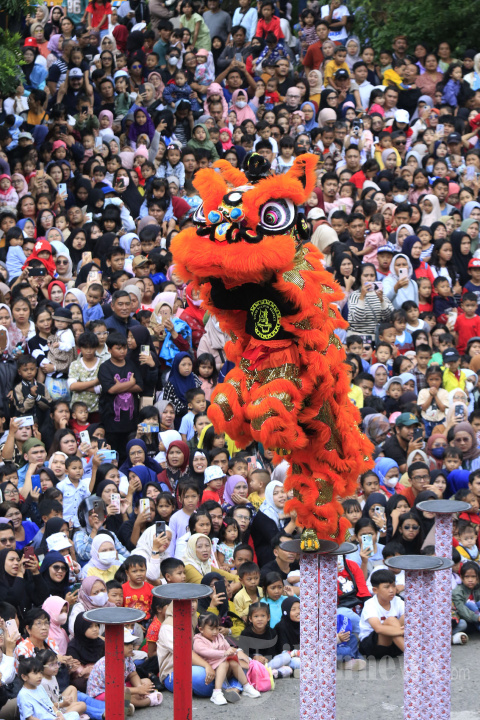 Pertunjukan Barongsai Tonggak di TSM Bandung, Foto 3 #2013989 ...