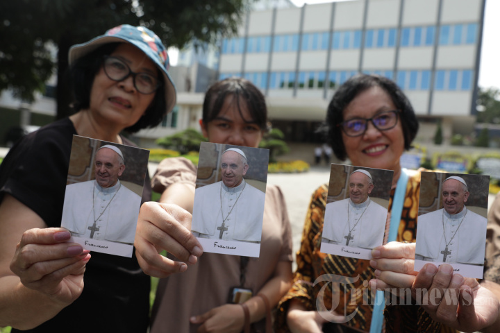 Warga doakan Paus Fransiskus di Kedutaan Besar Vatikan, Foto 1 #2018026 - TribunNews.com