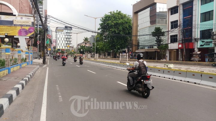 Ada Demo Toko dan Perkantoran Jalan KH Hasyim Ashari Tutup, Foto 4 ...