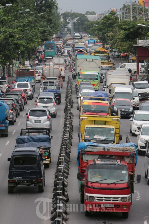 Akibat Banjir Di Kaligawe Jalan Majapahit Semarang Macet, Foto 1 ...