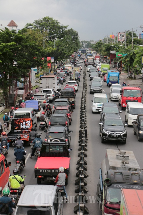 Akibat Banjir Di Kaligawe Jalan Majapahit Semarang Macet, Foto 5 ...