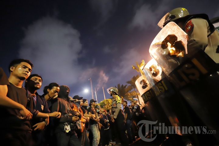Aksi Mahasiswa Tolak UU KPK dan RUU KUHP di Gedung Parlemen Jakarta, Foto 20 #1815329 ...