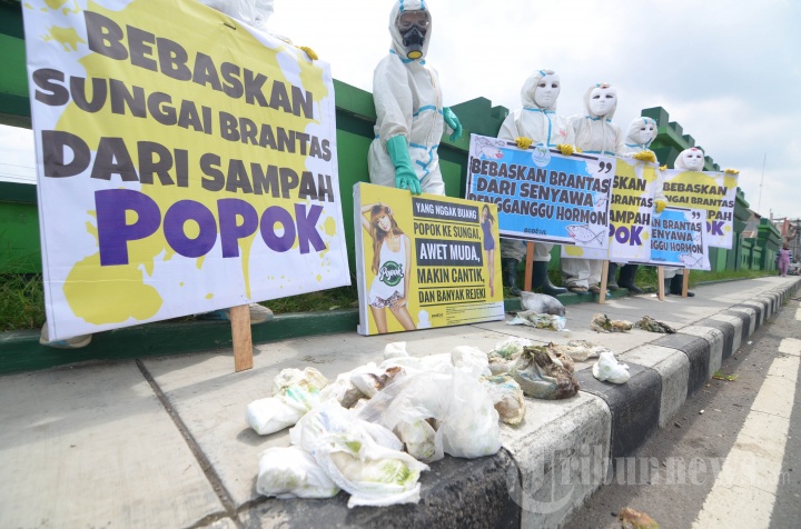 Aksi Stop Buang Popok di Sungai, Foto 2 #1734331 - TribunNews.com