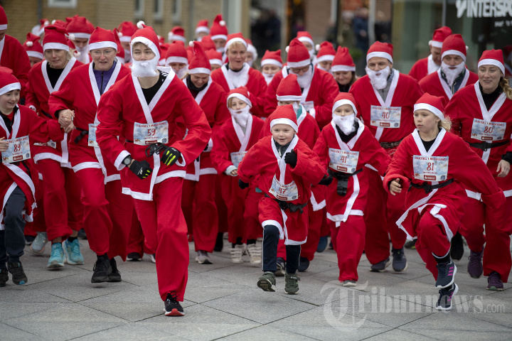 Aksi Unik Orang-orang Berkostum Sinterklas, Foto 11 #1906053 ...