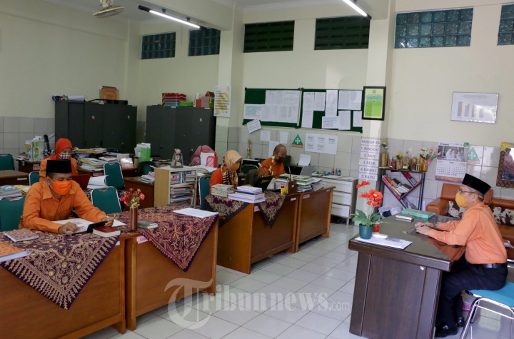 Aktivitas Ruang Guru Di SMP IT PAPB Semarang, Foto 1 #1842202 ...