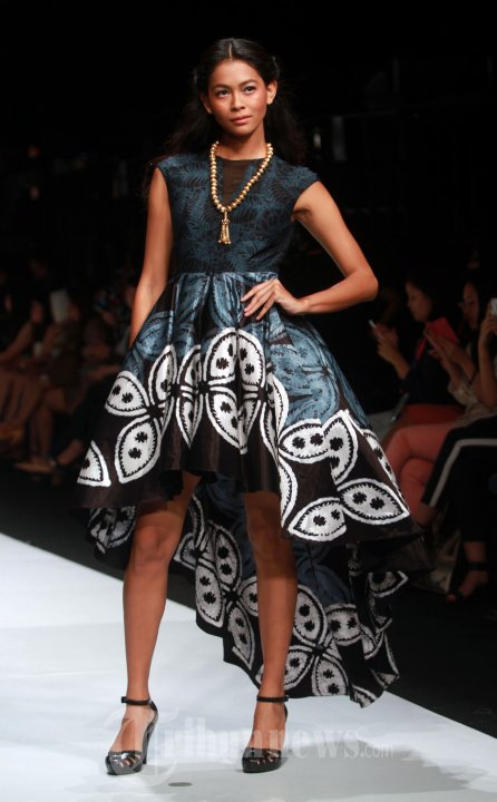 Alleira Batik Ramaikan Ajang JFW 2015, Foto 11 #1403551 - TribunNews.com
