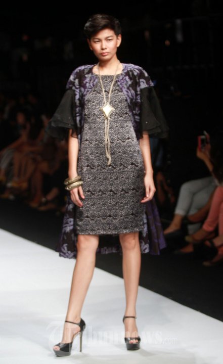 Alleira Batik Ramaikan Ajang JFW 2015, Foto 16 #1403621 - TribunNews.com