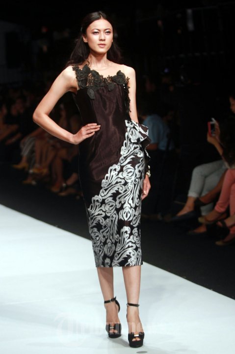 Alleira Batik Ramaikan Ajang JFW 2015, Foto 17 #1403631 - TribunNews.com