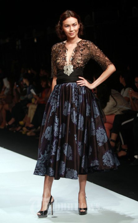 Alleira Batik Ramaikan Ajang JFW 2015, Foto 23 #1403691 - TribunNews.com