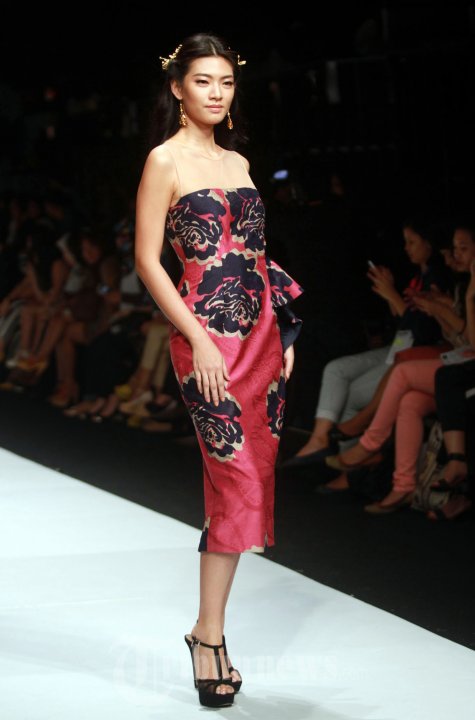 Alleira Batik Ramaikan Ajang JFW 2015, Foto 26 #1403721 - TribunNews.com