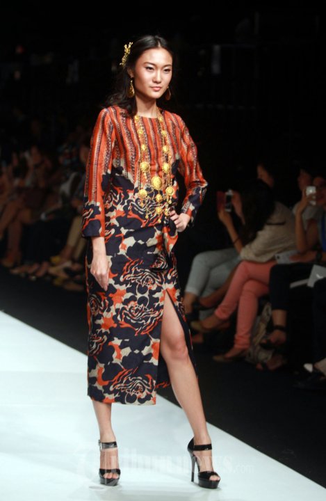 Alleira Batik Ramaikan Ajang JFW 2015, Foto 27 #1403731 - TribunNews.com