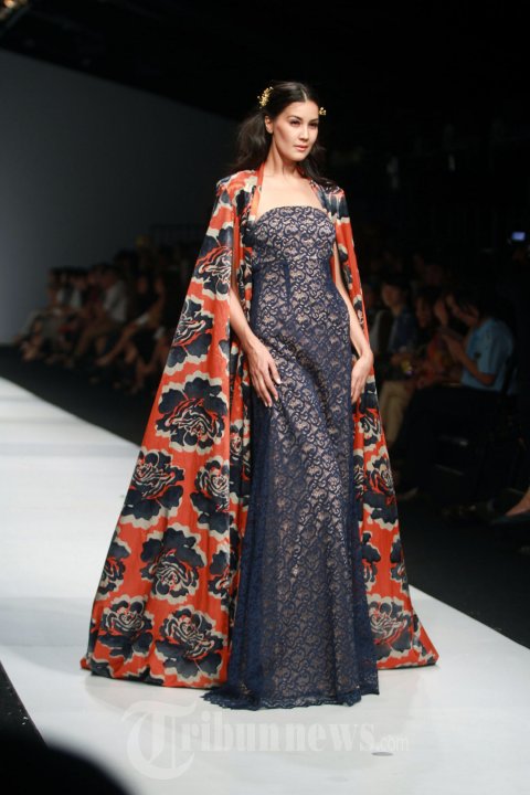 Alleira Batik Ramaikan Ajang JFW 2015, Foto 48 #1403941 - TribunNews.com