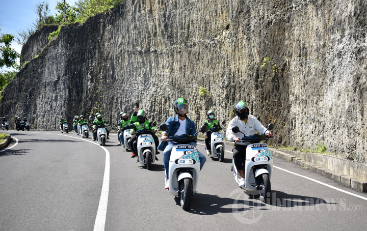 Andre & Surya Touring Motor Listrik Electrum di Bali, Foto 1 #1945225 ...