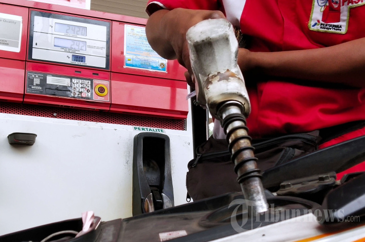 Antrean Pengisian BBM di SPBU Wastukencana Bandung, Foto 3 #1937075 ...