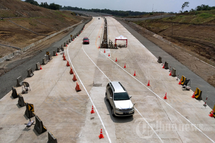 Arus Lalu Lintas di Tol Cisumdawu pada H-3 Lebaran Masih Normal, Foto 5 #1963967 - TribunNews.com