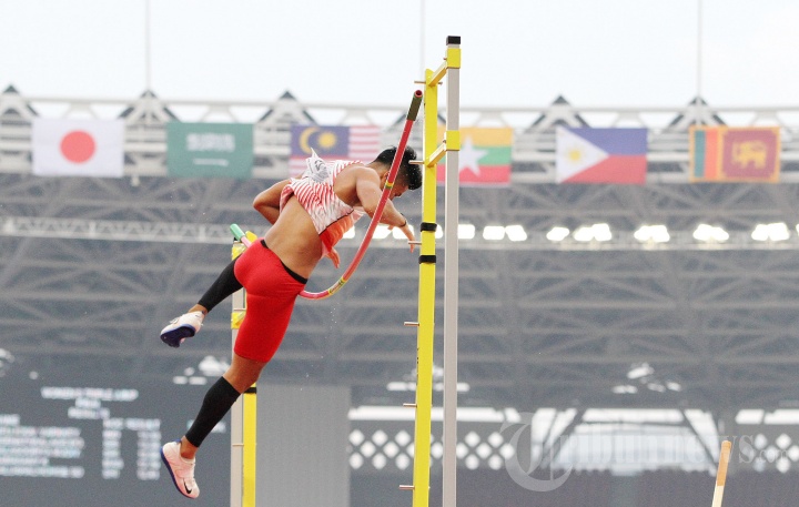 Atlet lompat tinggi galah Indonesia, Idan Fauzan Richsan, Foto 1 ...
