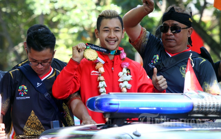 Atlet Pencak Silat Peraih Medali Emas Hanifan Tiba di Bandung, Foto 2 ...