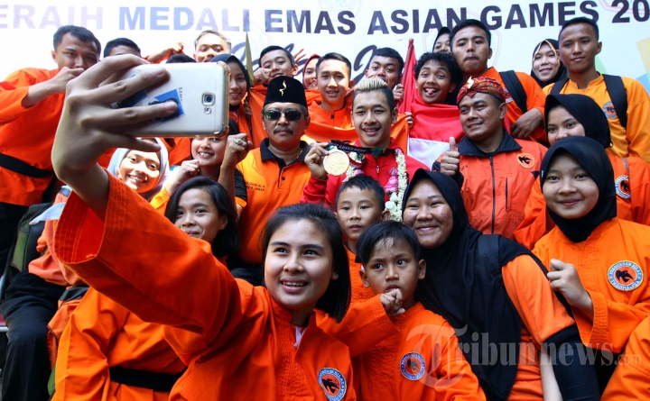 Atlet Pencak Silat Peraih Medali Emas Hanifan Tiba di Bandung, Foto 4 ...