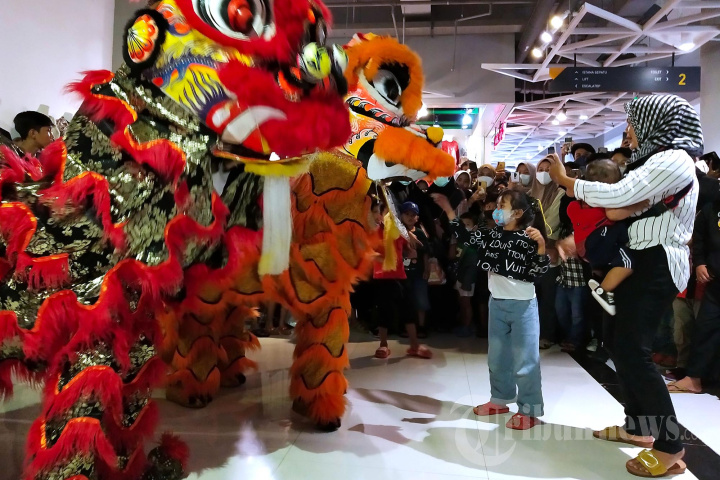 Atraksi Barongsai di The Kings Shopping Centre Bandung, Foto 3 #1912025 ...