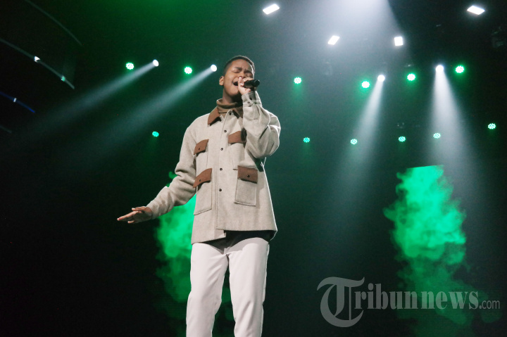 Azis Tampil dalam Babak Final Showcase 1 Indonesian Idol XII, Foto 7 ...