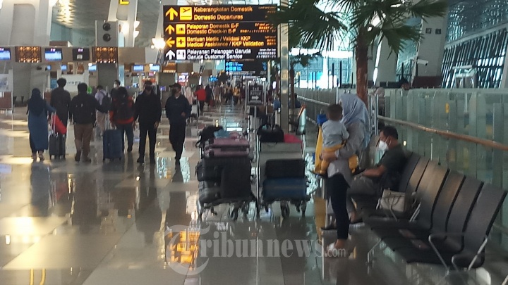 Bandara Soetta Padat Calon Penumpang Liburan Nataru, Foto 2 #1868860 - TribunNews.com