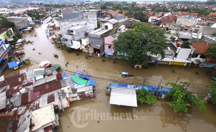 Banjir Akibat Sungai Citarum Meluap, Foto 7 #1783914 - TribunNews.com