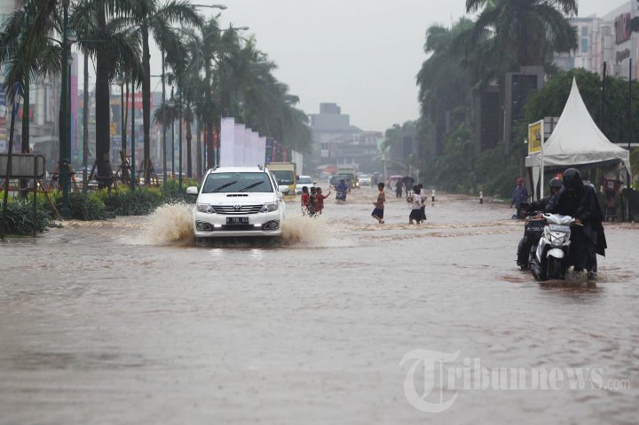 Banjir di Kelapa Gading, Foto 4 #1519302 - TribunNews.com
