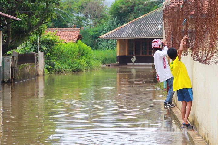 Banjir Luapan Citarum di Bandung, Foto 4 #1637743 - TribunNews.com