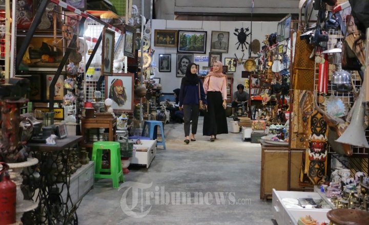 Barang Antik Di Pasar Klitikan Kota Lama Semarang, Foto 1 #1832803 ...