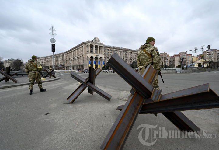 Barikade Tank Kelilingi Kota Kyiv, Foto 1 #1915941 - TribunNews.com
