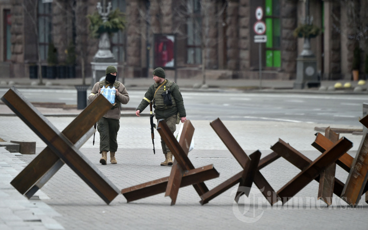 Barikade Tank Kelilingi Kota Kyiv, Foto 3 #1915943 - TribunNews.com