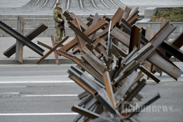 Barikade Tank Kelilingi Kota Kyiv, Foto 9 #1915955 - TribunNews.com