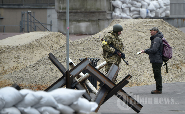 Barikade Tank Kelilingi Kota Kyiv, Foto 13 #1915959 - TribunNews.com