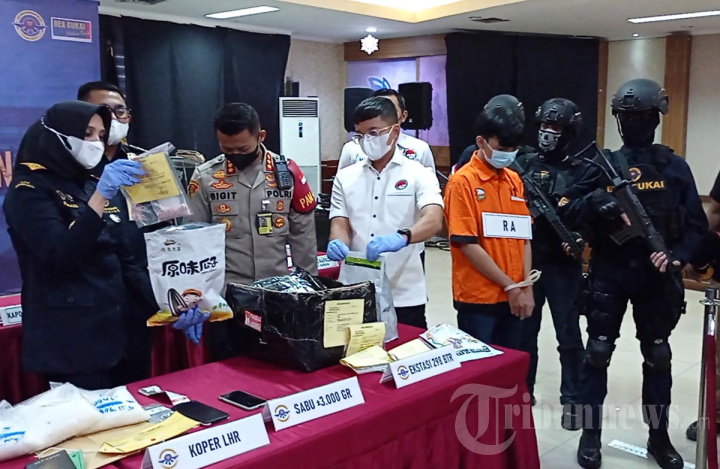 Bea Cukai bersama Polri Tangkap Penyelundupan Narkoba di Bandara, Foto 4 #1936727 - TribunNews.com