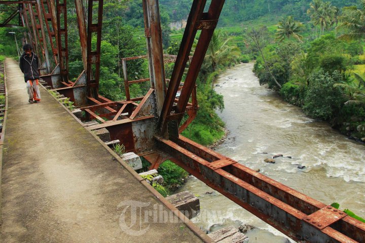 Bekas Jembatan Rel Kereta Api Jalur Bandung-Ciwidey, Foto 2 #1641025 ...