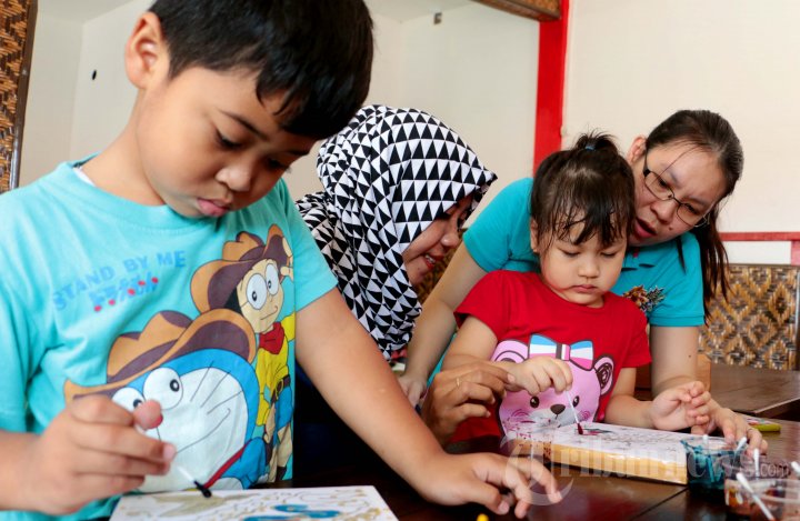 Belajar Membatik di A Handicraft of Indonesia, Foto 2 #1665794 ...