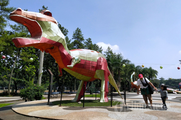 Bermain di Lampion Park Tegallega, Foto 3 #1960757 - TribunNews.com