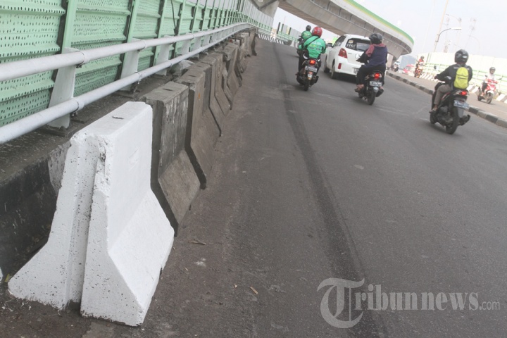 Beton Pemisah Jalan, Foto 2 #1710567 - TribunNews.com